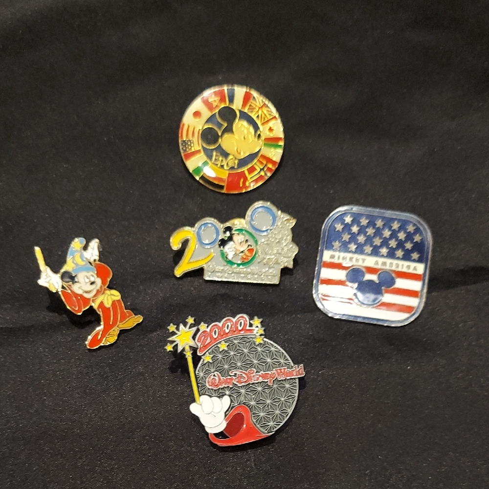 Disney Collectible Pin Set - Mickey Mouse And Fantasia - Gem